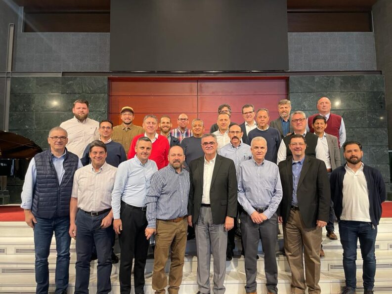 Visita del pastor Erton Köhler - Revista Adventista de España