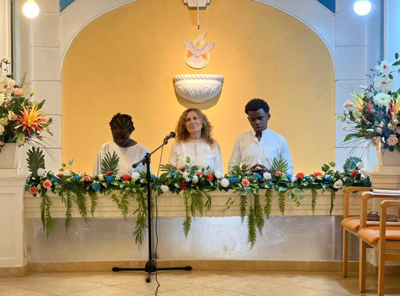 Alicia y Samuel se bautizan en Mataró - Revista Adventista de España